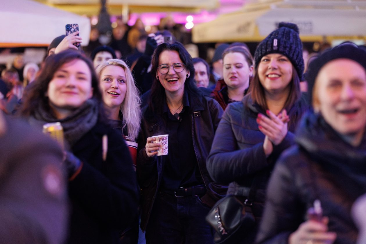 Vatra zagrijala zimsku adventsku noć u Zadru - eZadar.hr
