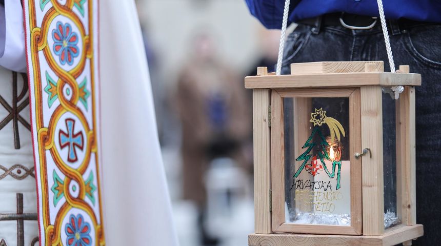 Simbol mira danas stigao u Hrvatsku - eZadar.hr