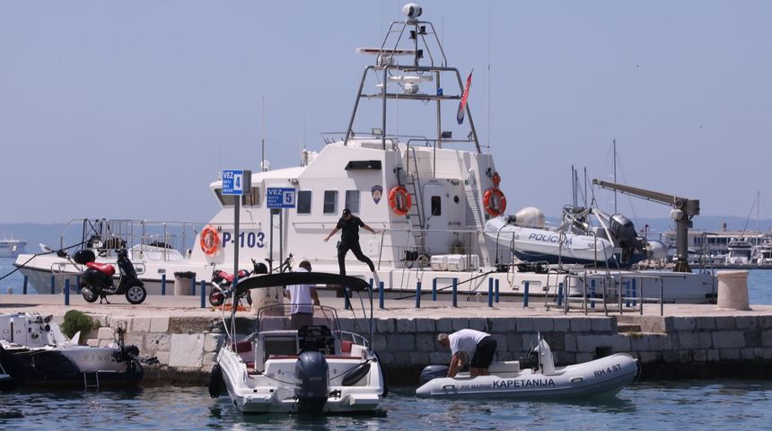 U moru na ulazu u Kaštelanski zaljev izvučeno beživotno tijelo - eZadar.hr