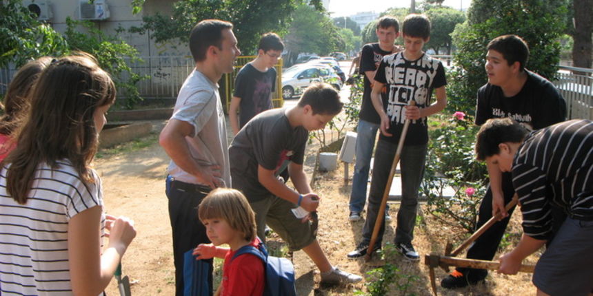 Radna akcija u dvorištu Doma za odgoj djece i mladeži - eZadar.hr