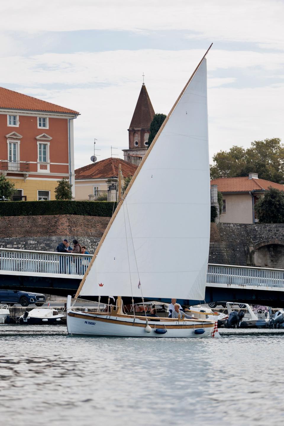 [FOTO] Defile tradicijskih plovila u uvali Jazine - eZadar.hr
