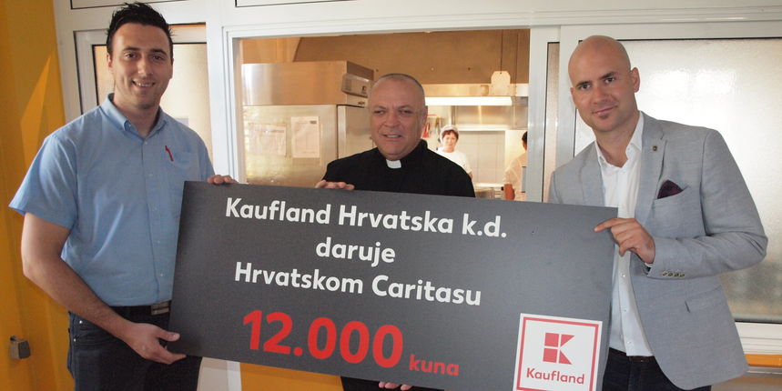 Caritas Zadarske nadbiskupije darovao školske knjige i pribor obiteljima u potrebi - eZadar.hr