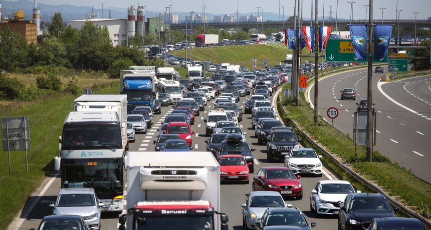 Udarni vikend na prometnicama: Na A1 velike kolone, kod Rijeke dva se ...
